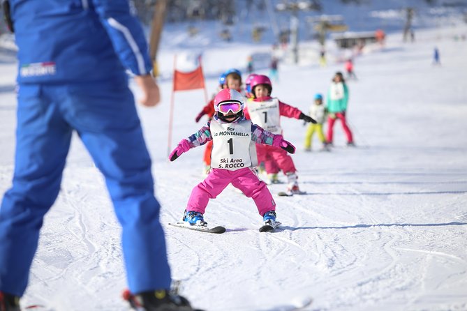 Lessons in Mini-Group - 2 Hours a Day - Skiing - Equipment Rental and Ski Pass