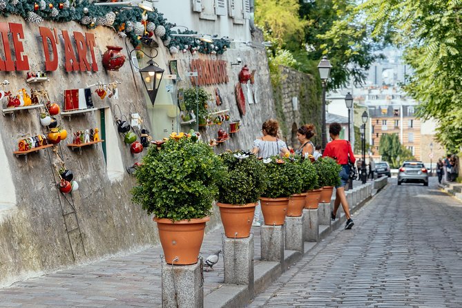 Montmartre Private Food Walking Tour With Locals: The 10 Tastings - Meeting Point and Logistics
