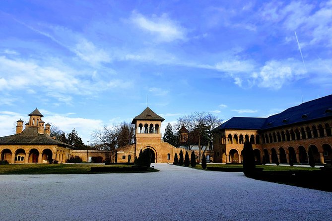 Mystical Monasteries, Draculas Tomb and Mogosoaia Lake Palace - Private Tour - Discovering Draculas Tomb
