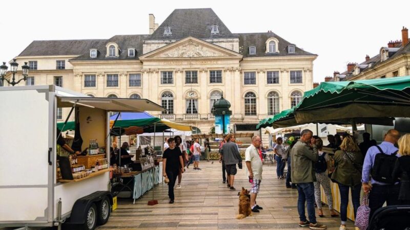 Orléans: Old Town, Cathedral & Joan of Arc Self-guided Walk - Interactive Experience