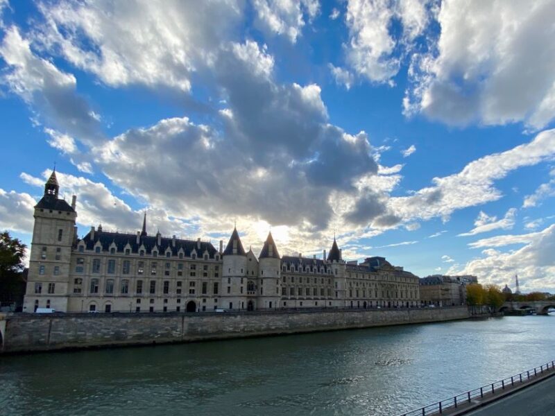Paris: History of Crime Smartphone Audio Guide Walking Tour - Tour Logistics