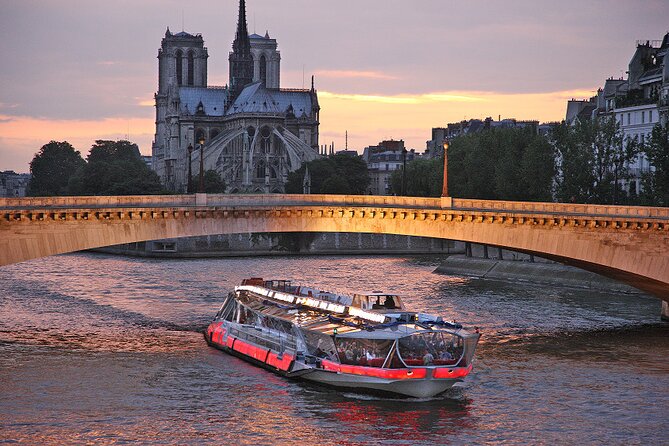 Paris Seine River Dinner Cruise Review - Dress Code and Accessibility