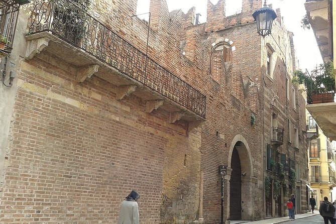 Passionate Verona: Living Romeo and Juliets Story - Immersing Yourself in the Romantic Narrative