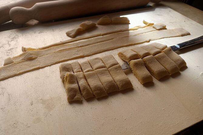 Pasta Cooking Class in Rome: Make Fettuccine & Tiramisu With Wine - Cozy Classroom Setting