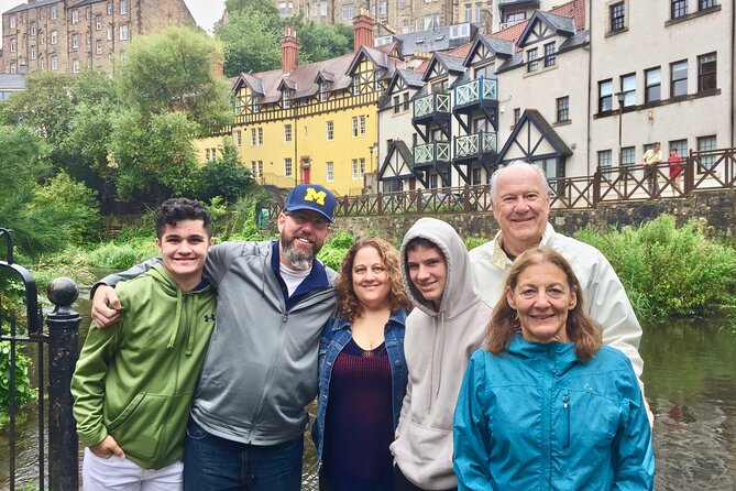 Private 4 Hour Tour of Edinburgh in a Spacious 6-seater Mercedes - Exploring Edinburgh Castle