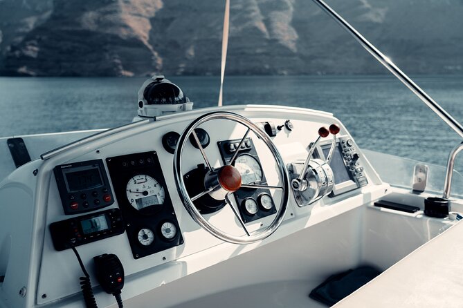 Private Caldera Cruise With Power Catamaran ENJOY Incl. Meal & Drinks - Booking and Pricing