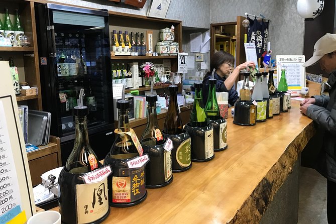 Private Tokyo Local Food and Drink Tour With a Bar Hopping Master - Sampling Local Food and Drinks