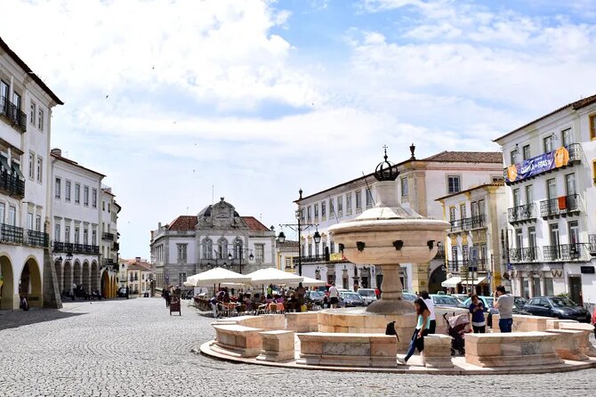 Private Tour in Evora and Monsaraz With Wine Tasting - Exploring Évora