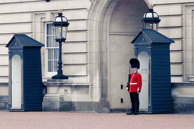 Royal London Walking Tour With High Tea at Kensington Palace - Visiting Royal Landmarks