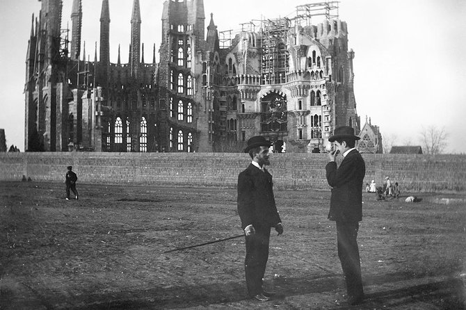 Sagrada Familia Exterior Free Tour: Stories, Secrets & Symbolism - Highlights From the Interactive Tour Experience