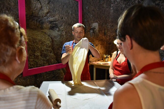 Salzburg Christmas Cookies and Apple Strudel Cooking Lesson - A Cozy Atmosphere for Learning