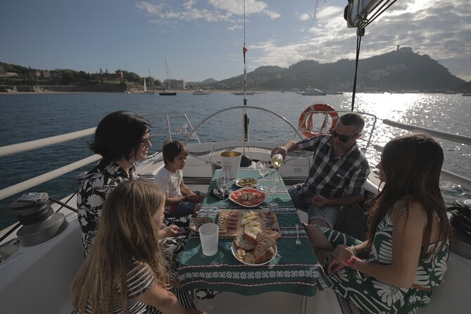 San Sebastian Private Sailing at La Concha Beach & Pasai Donibane - Customer Feedback and Ratings