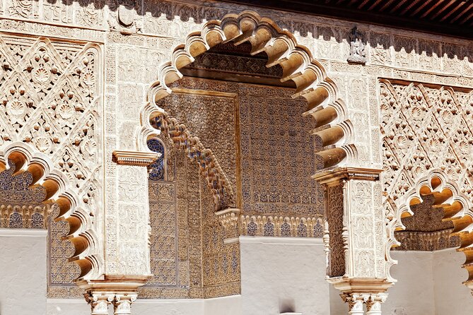 Seville: Guided Tour to the Alcazar + Cathedral and Giralda - Guide Insights: Knowledge and Passion at Play