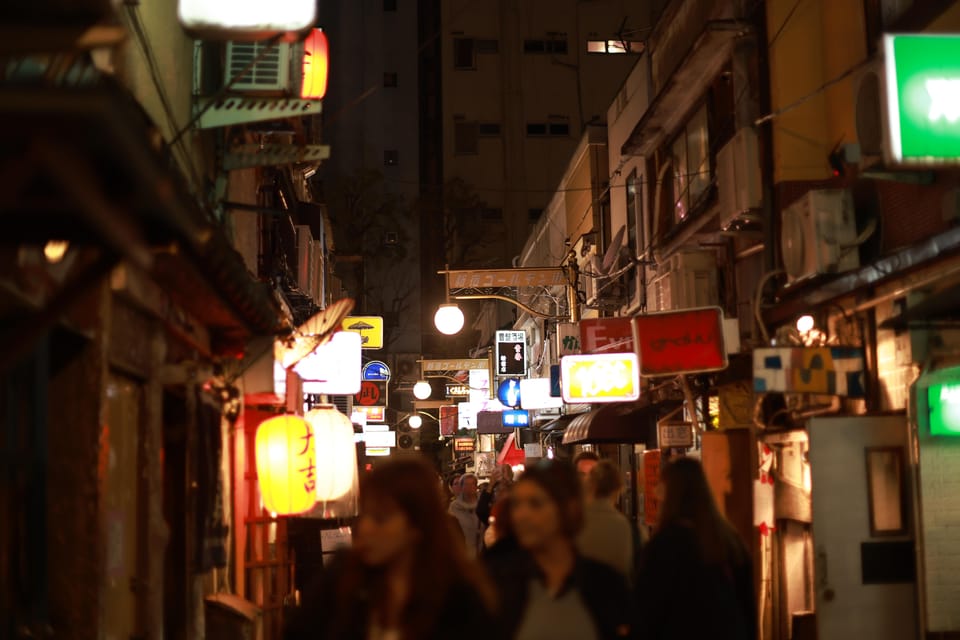 Shinjuku: Cinematic Neonlight Portlait Tour at Goldengai - Receiving Curated Images After the Tour