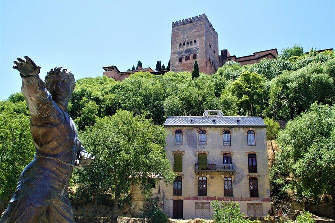Sunset Walking Tour in Albaicín & Sacromonte - Knowledgeable and Passionate Tour Guides