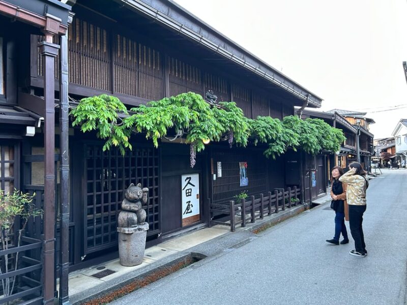 Takayama Night Tour With Local Meal and Drinks - Meeting Point and Logistics