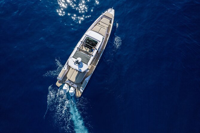 The Fastest Private Motor Yacht in Santorini - All Inclusive Tour - Exploring Santorinis Picturesque Coastline