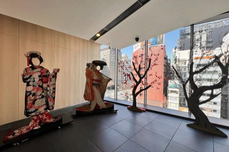 Tokyo: Guided Tour of Traditional Performance Art Kabuki - Visiting the Kabuki Inari Shrine