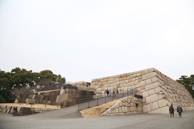 Tokyos Imperial Palace & Nihonbashi Tour - Experiencing Traditional Japanese Culture