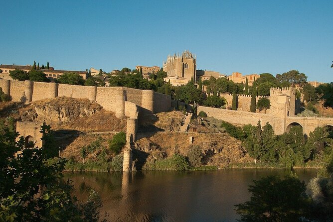 Toledo Essential: Private Visit With Official Guide and Tickets - Customer Feedback
