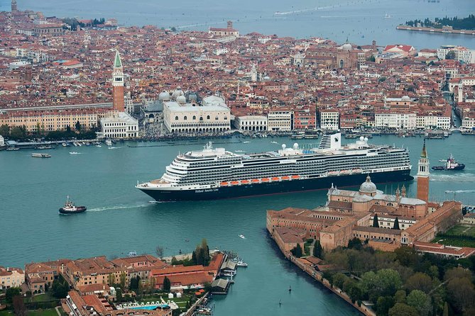 Venice Private Departure Transfer by Water Taxi: Central Venice to Cruise Port - Exploring Venices Iconic Waterways