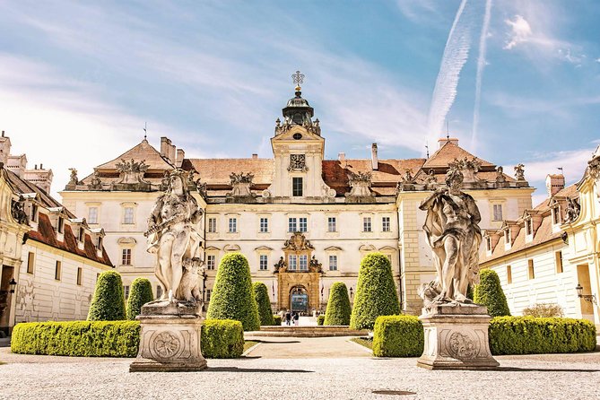 Vienna-Prague One-Way Sightseeing Tour Bus - Accessibility and Participation