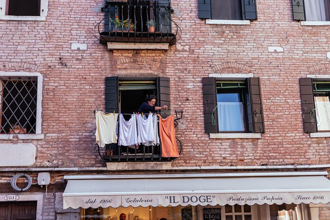 Withlocals Venice Away From the Crowds PRIVATE Tour With a Local Expert - Exploring Hidden Lanes and Peaceful Squares