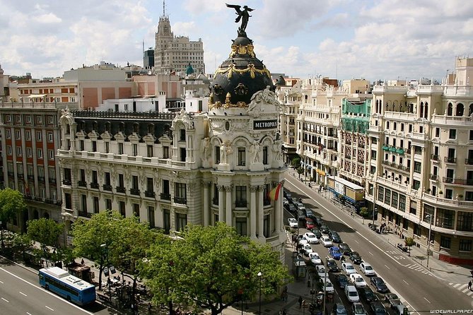 Arrival Transfer: Madrid Airport MAD to Madrid in Luxury Van - Amenities and Comfort
