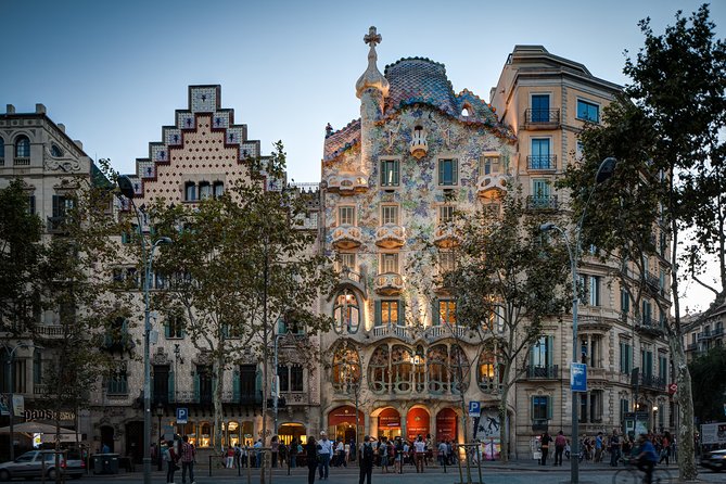 Barcelona Bike Highlights & Sagrada Familia Small Group Tour - Inclusions and Exclusions of the Tour