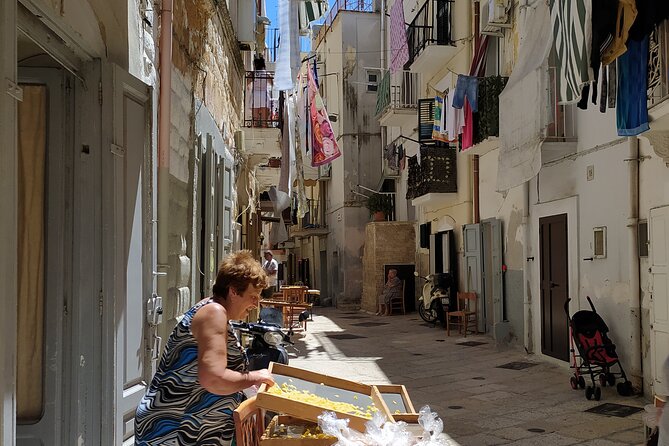 Bari Walk Through History - Taking in Local Culture