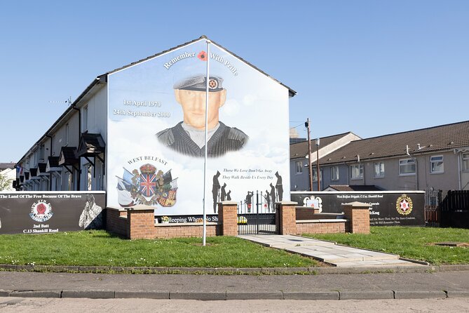 Black Taxi Tour and Crumlin Road Gaol Tour Combo - Tips for a Comfortable Tour