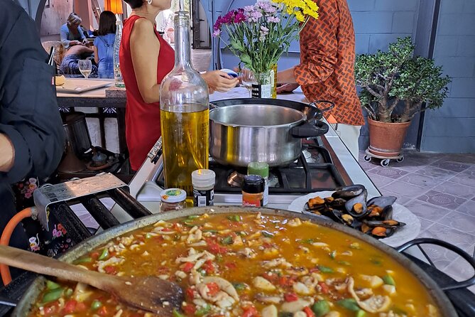 Catalan Paella Cooking Class With Small Group in Barcelona - Intimate and Interactive Setting