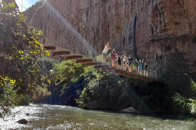 Chulilla Hike to the Hanging Bridges From Valencia - Navigating the Hiking Trail