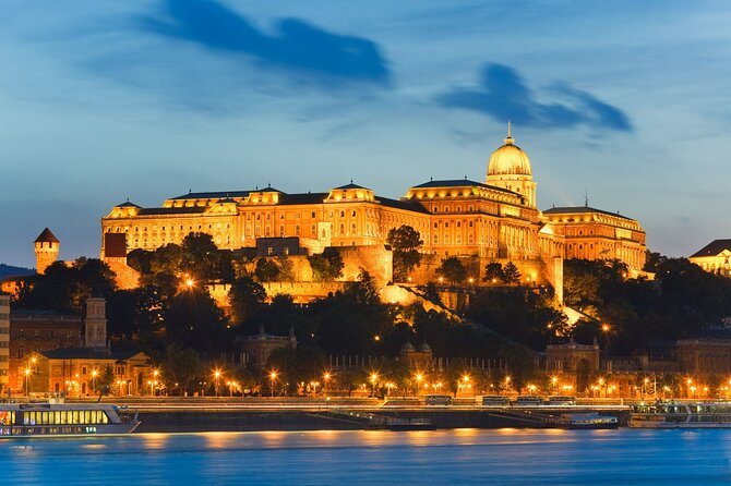 Cocktail Cruise Downtown Budapest Winter Edition - Navigating the Cocktail Cruise