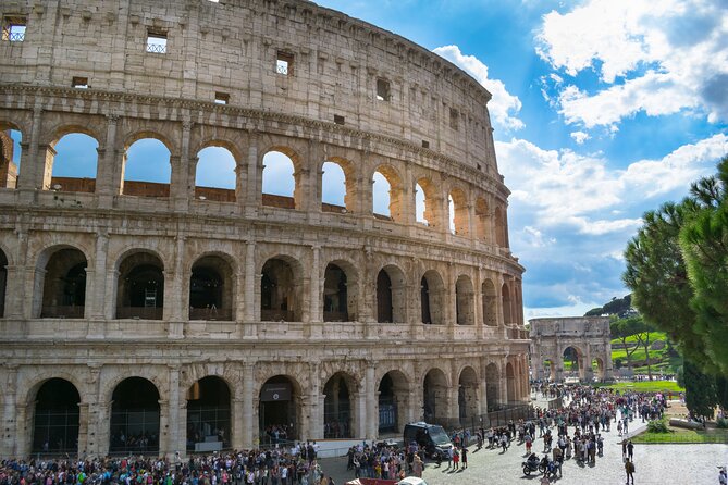 Colosseum and Roman Forum Small Guided Group - Exploring the Colosseum