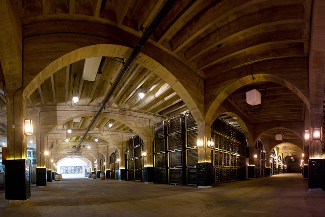 Complete Winery Experience: Visit, Tasting and Traditional Food - Exploring the Winery Grounds