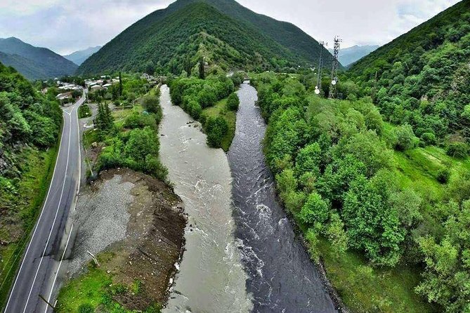 Day Tour to Mountains Jinvali Lake, Ananuri, Kazbegi, Arch Friendship - Exploring Jinvali Lake