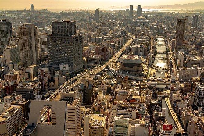 【25 Mins】Osaka Cessna Cruising- Touring the Tsutenkaku and USJ - Highlights: Tsutenkaku and Universal Studios Japan (USJ)