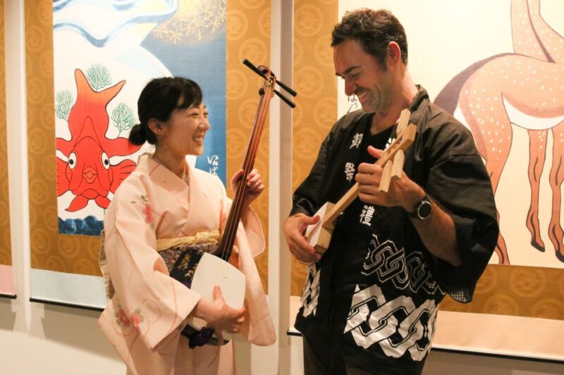 【Tokyo Shami】Lets Make a Mini Shamisen and Play It! - Guided Playing