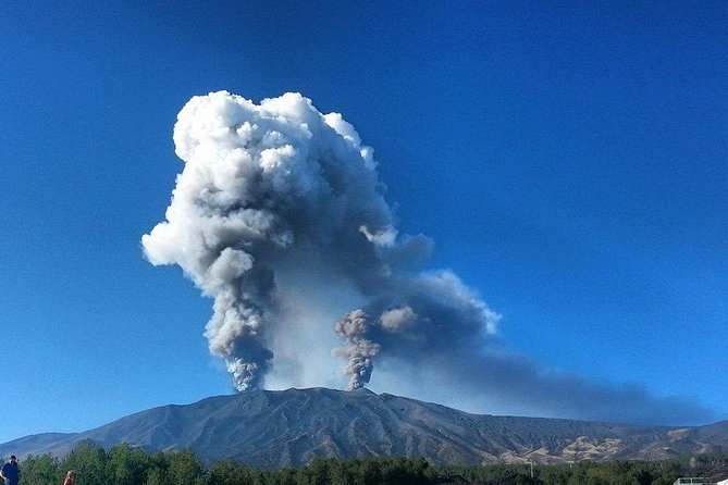 Easy North Etna Hike Review - Group Size and Booking Details