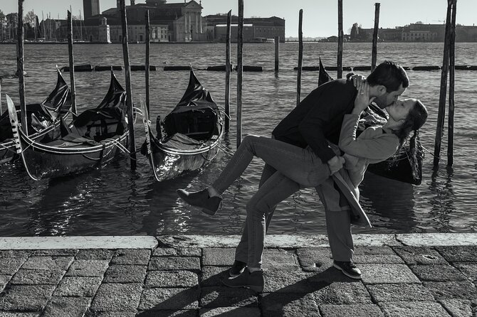 Experience Venice Through Timeless Professional Photography Tour - Outstanding Reviews and Recommendations