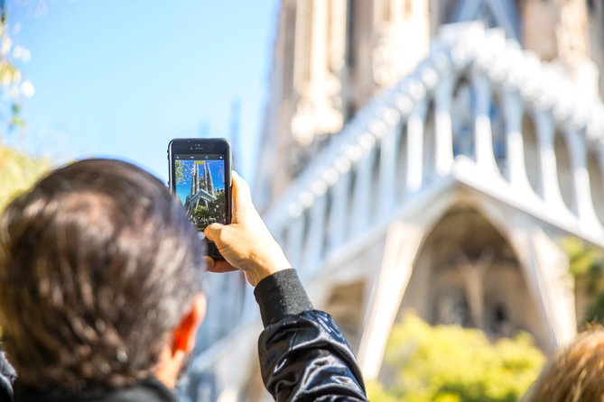 Fast Track Sagrada Familia English Guided Tour With Tower Option - Traveler Experiences and Feedback