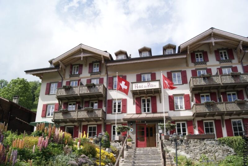 From Lausanne: Glacier 3000 Experience and Montreux - Discovering Montreux