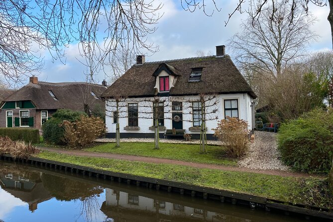 Giethoorn and Zaanse Schans Day Tour Small Group Incl. Boat Ride - Discovering the Charm of Giethoorn