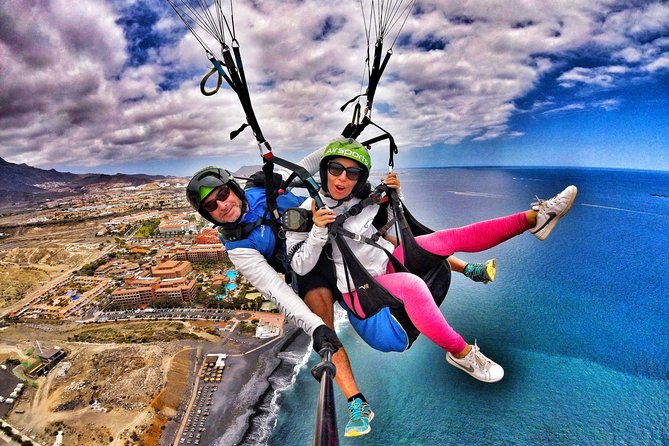GOLD Paragliding Flight Including Videos/Photos, T-Shirt and a Bottle of Cava - Participant Feedback and Experiences