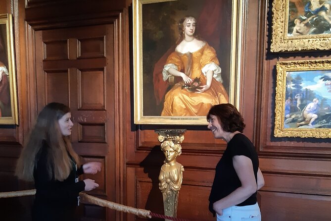Hampton Court Palace Private Tour With an Accredited Expert Guide - Exploring the Renowned Hampton Court Palace