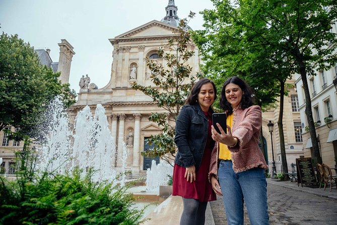 Highlights & Hidden Gems of Ile De Cité & the Left Bank: Private City Tour - Taking in the Local Culture
