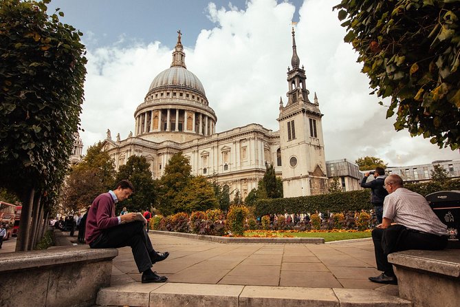 Highlights & Hidden Gems With Locals: Best of London Private Tour - The Art of Navigating the City With Locals