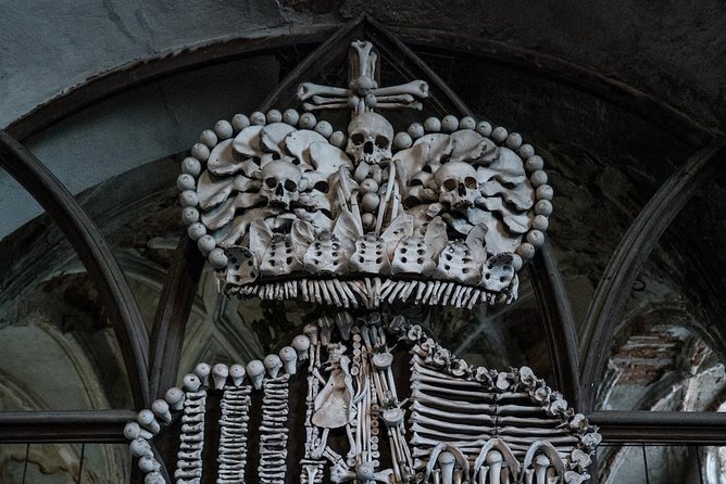 Kutna Hora Private Day Trip From Prague With Lunch, Admission and Local Treat - Discover the Architectural Wonders of St. Barbaras Church