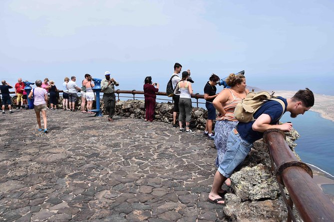 Lanzarote Cesar Manrique With Green Caves or Jameos Del Agua Entrance - Dining Experience